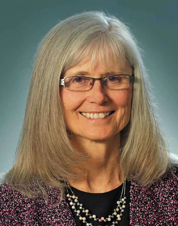 COO Betsy Mullen Wins Prestigious Pinnacle Award for Achievement - JGS ...